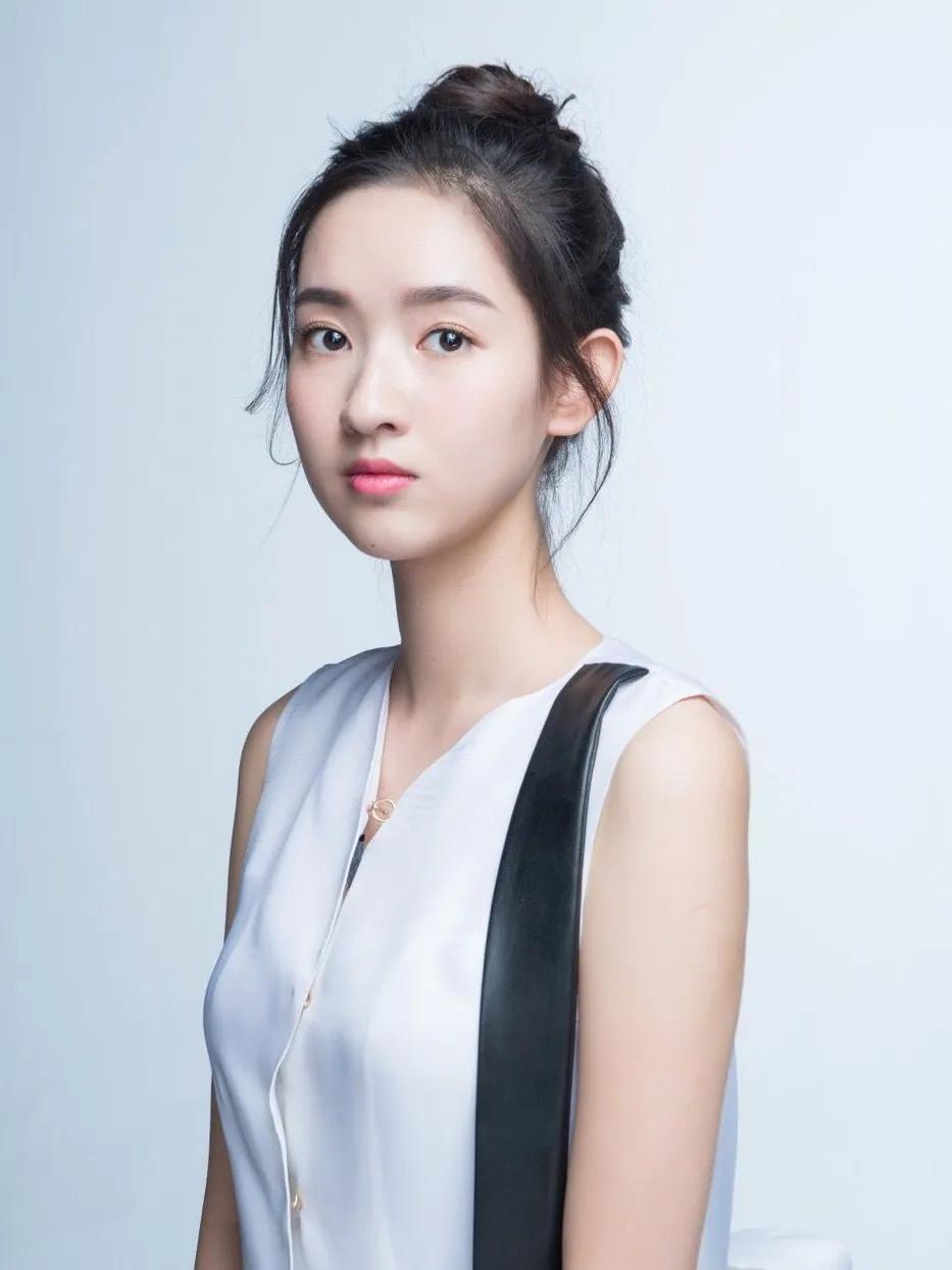 Pure and beautiful girl: Wang Yuwen - iMedia