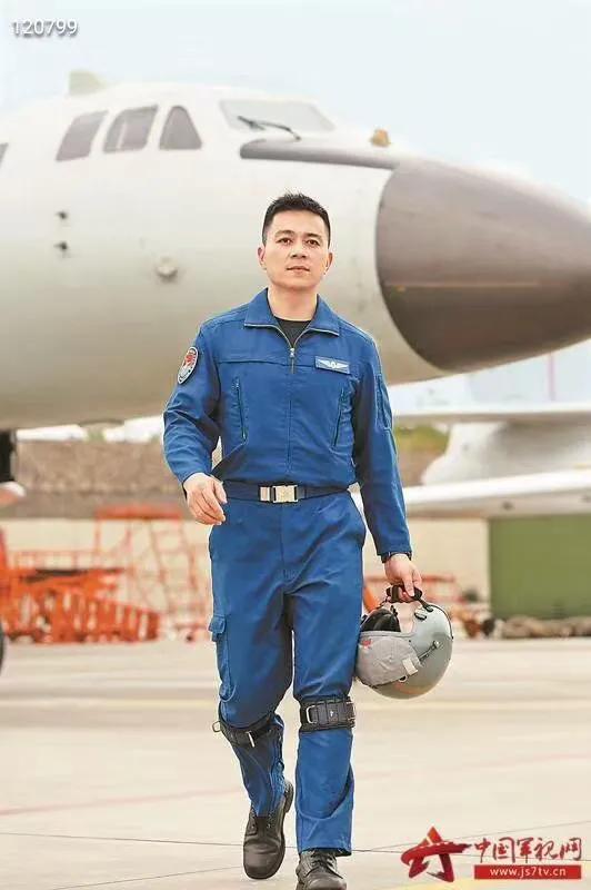 My Air Force renews the new flight suit, let's take a look at it~ - iNEWS