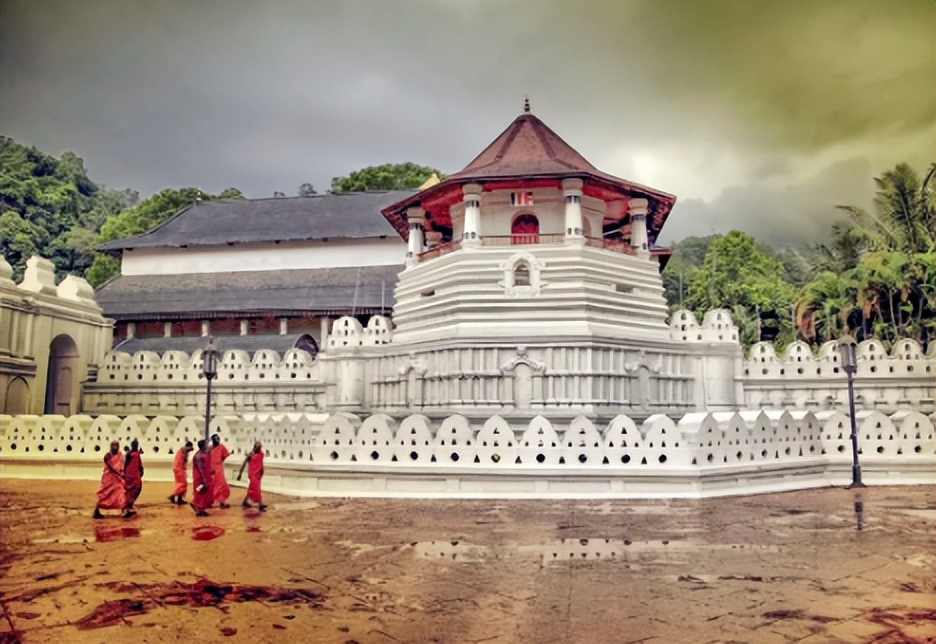 The rise and establishment of the Kingdom of Kandy, as well as its ...