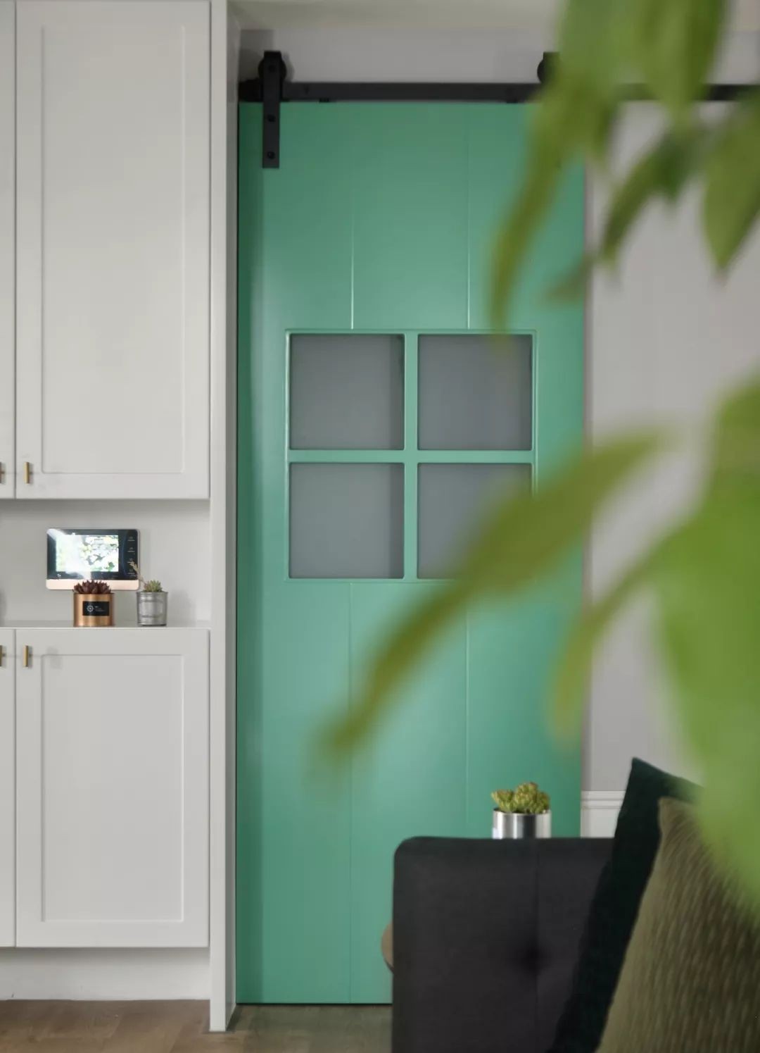 The 117-square-meter Nordic style brings spring into the room with ...