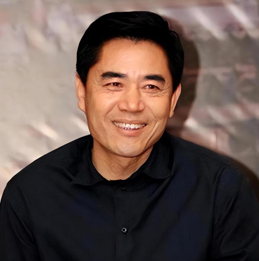 This time, the 67-year-old Chen Baoguo, known as the "play lunatic", made the "play bastard ...