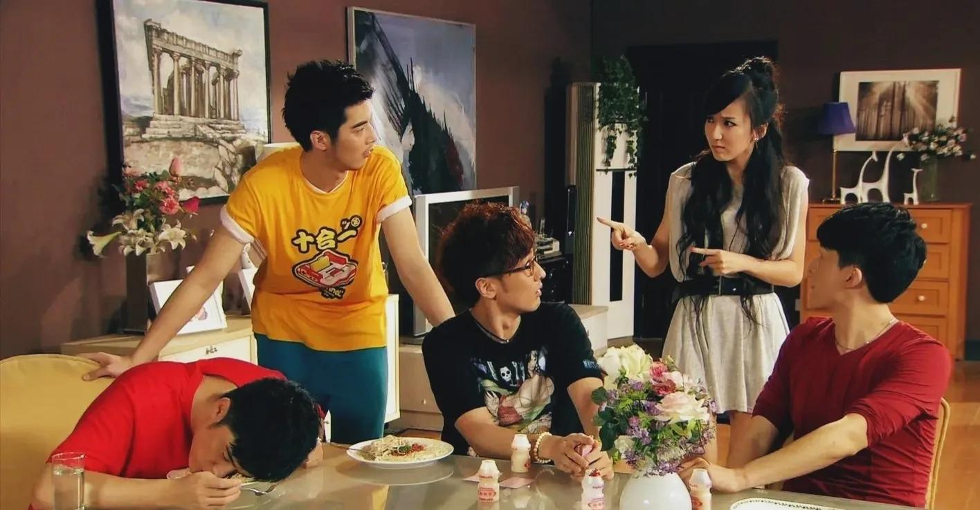 Classic lines in love apartment - iMedia