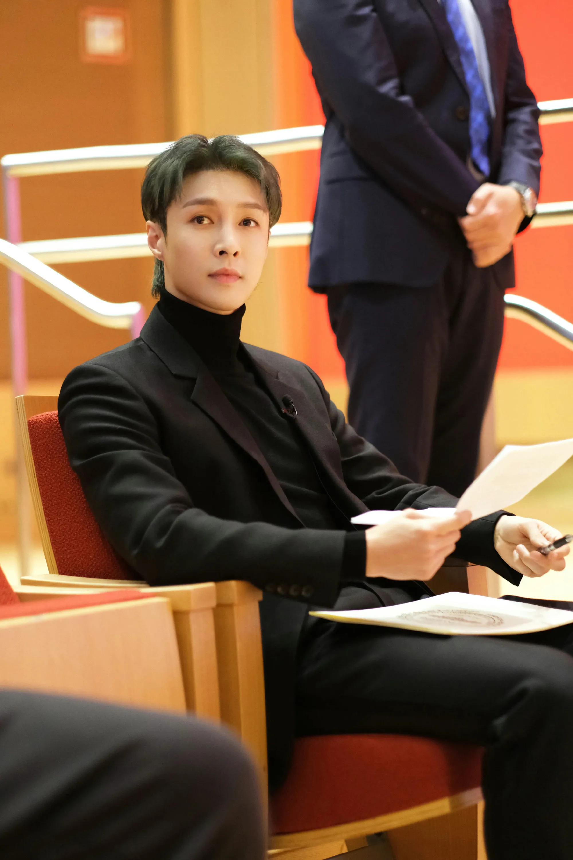 Celebrate the full moon of Zhang Yixing's successful speech at Harvard ...