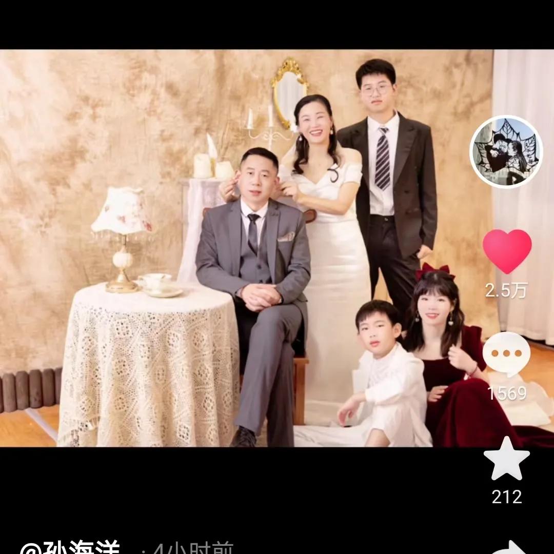 Haiyang posted a photo of himself and Sun Zhuo, wishing himself and his ...