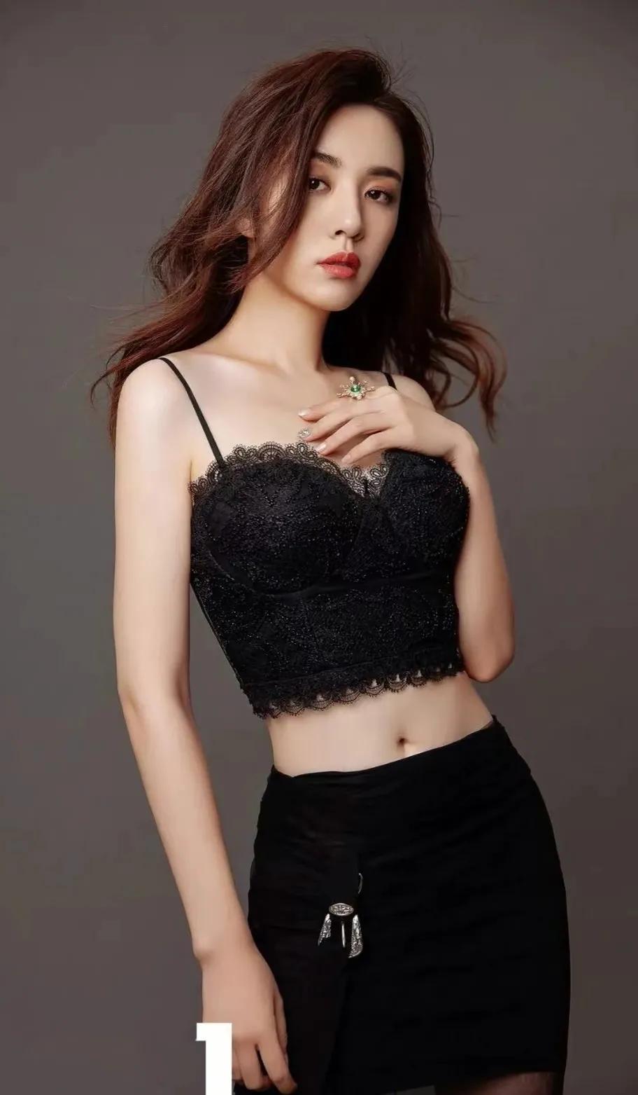 Celebrity Photo Album "Wang Xiaochen" - iNEWS