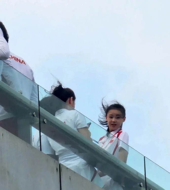 The porcelain doll is stunning! The gymnastics genius breaks the record ...