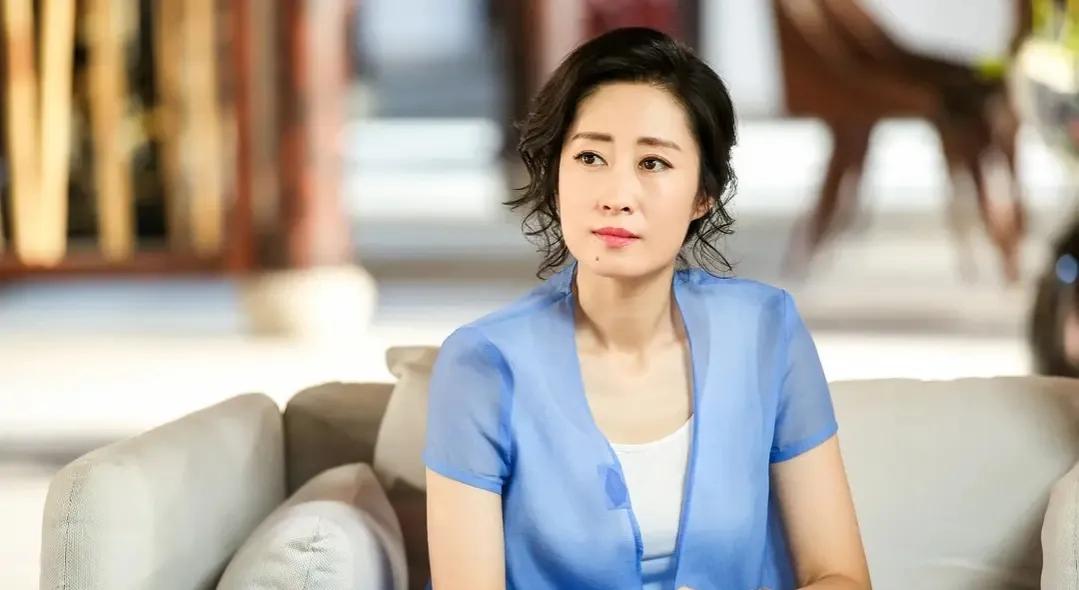 Charm goddess Liu Mintao charming pictures born in 70s - iNEWS