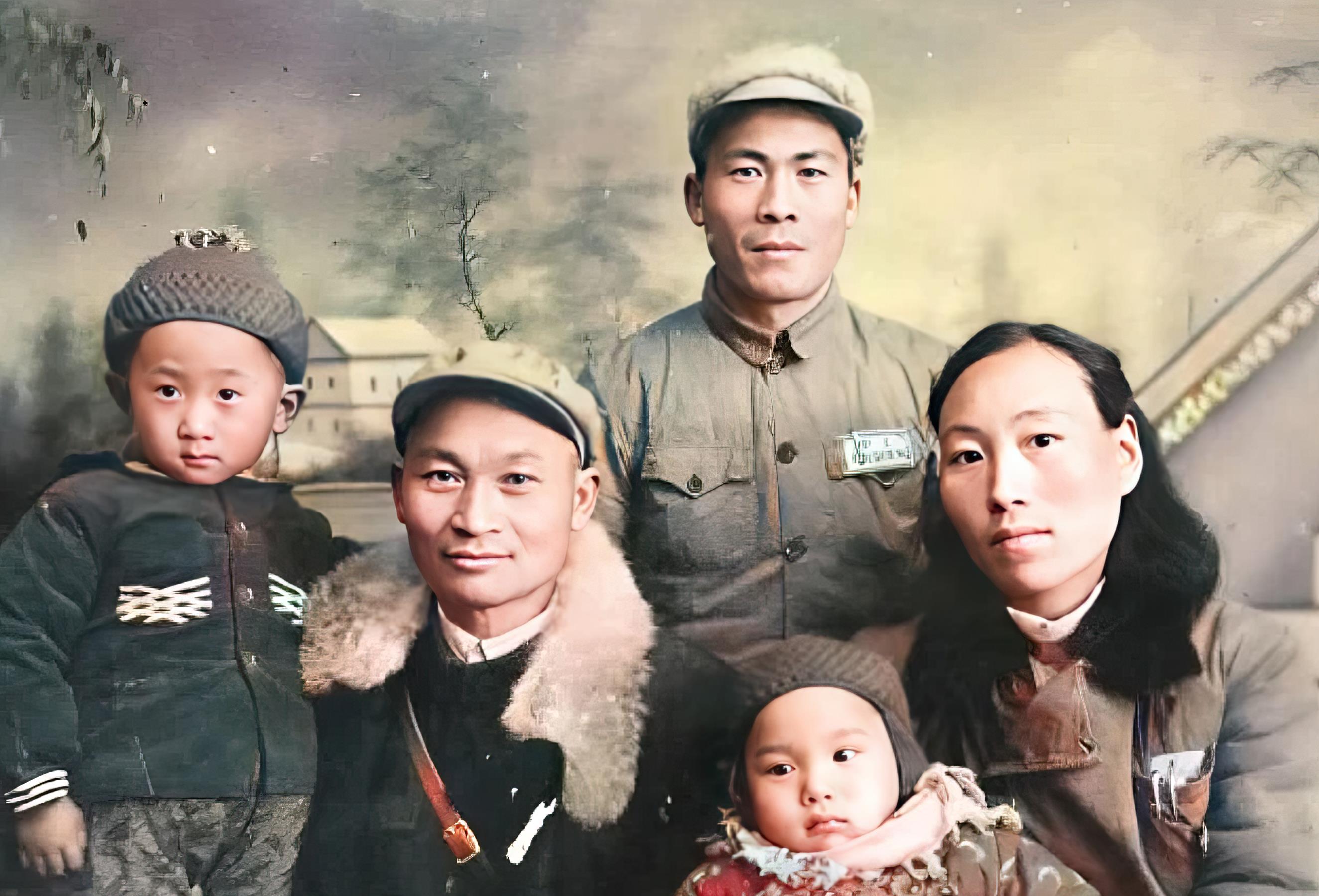 20 rare old photos of celebrities: 1-year-old Ma Yun, 5-year-old Guo ...