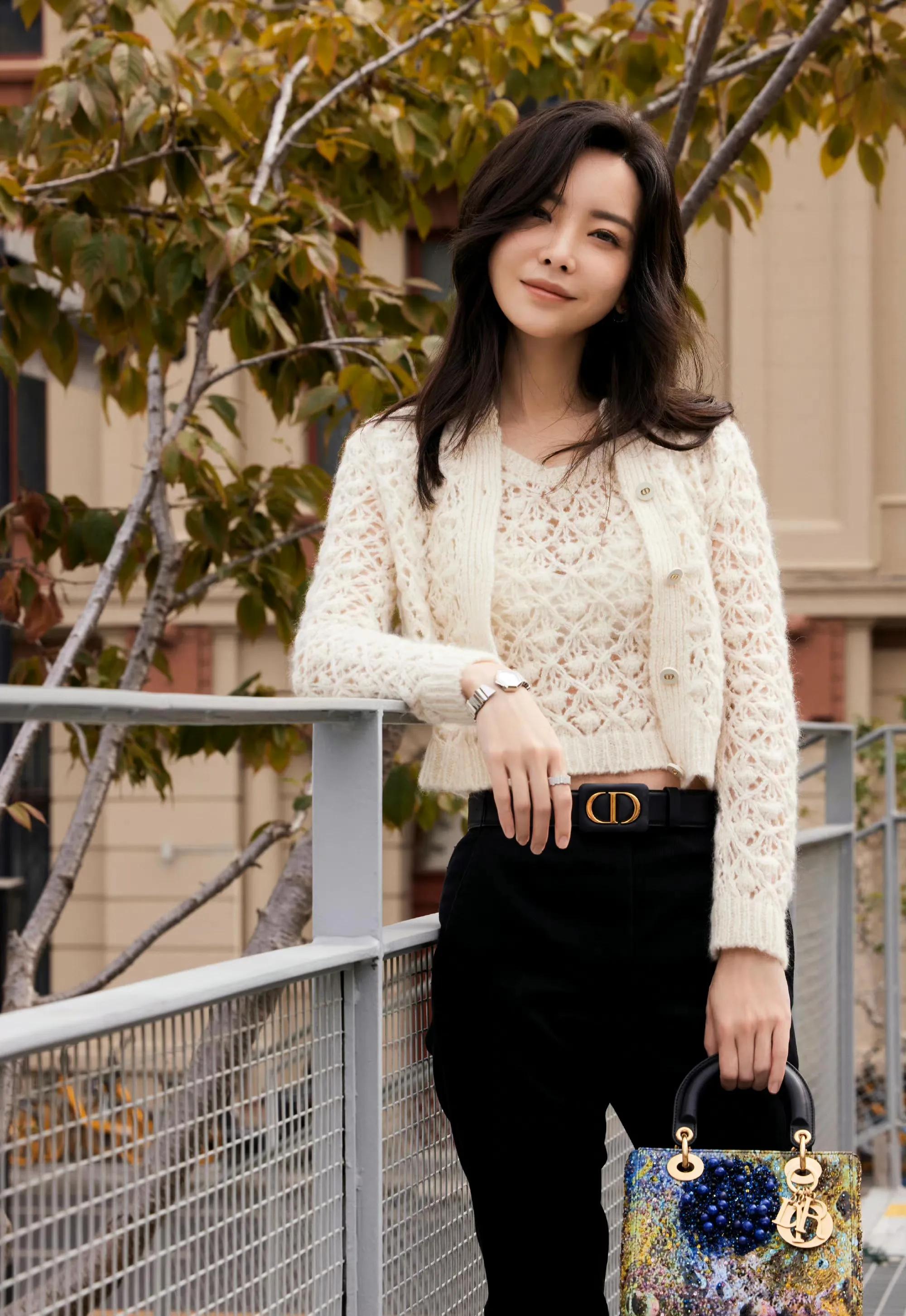 "Goddess of Mango" and "Most Beautiful Student" - Yu Wenwen - iMedia