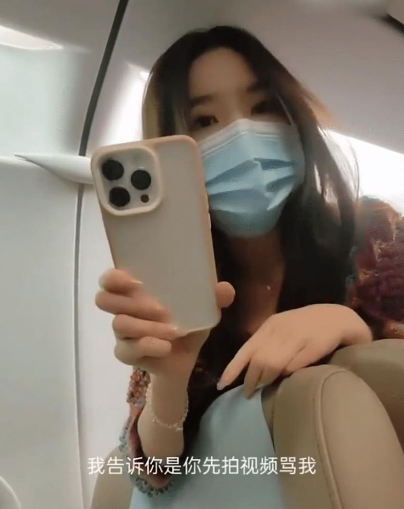 Sun Yining was chased and secretly filmed on the plane, pouring milk ...