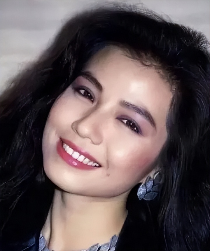 Hong Kong's No. 1 beauty, Zhong Chuhong: her husband passed away and ...