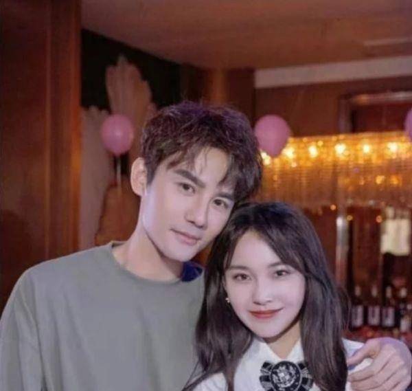 Original Wang Kai celebrated Zhang Jianing's birthday and saw him wearing couple's clothes in ...