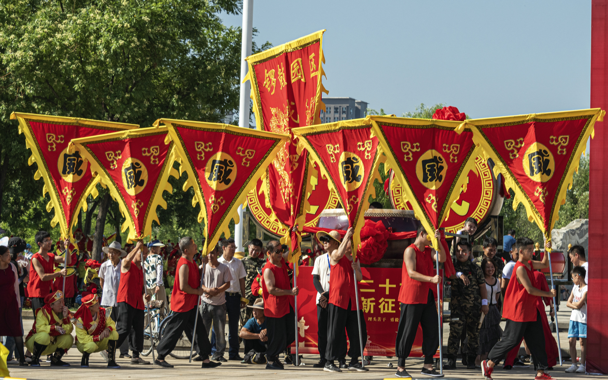 "Shan Ren Xing Photo 187" The majestic gongs and drums shake the ...