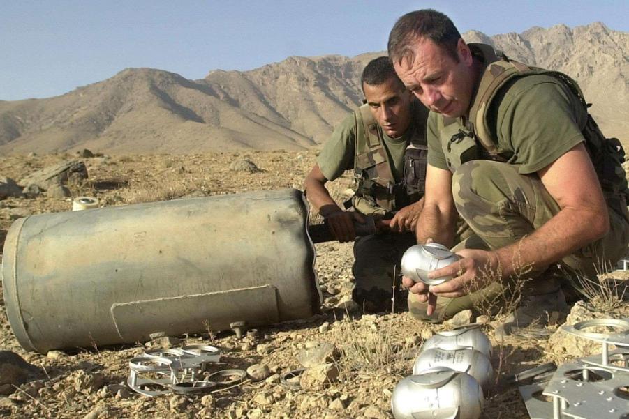 Conventional shells gone! U.S. Aid for Cluster Munitions: Ukraine ...