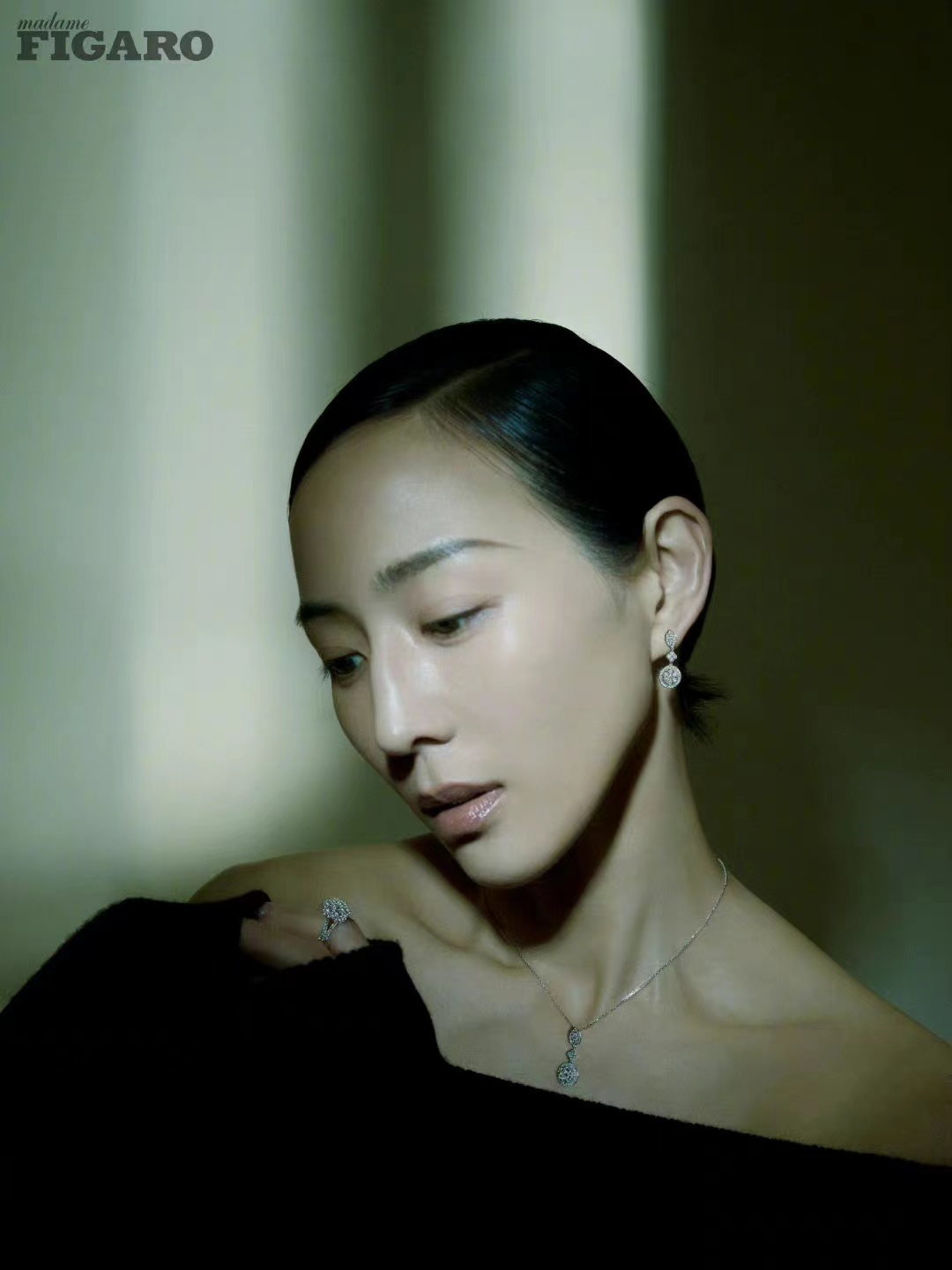 Zhang Junning's November issue cover blockbuster, with elegant and high ...