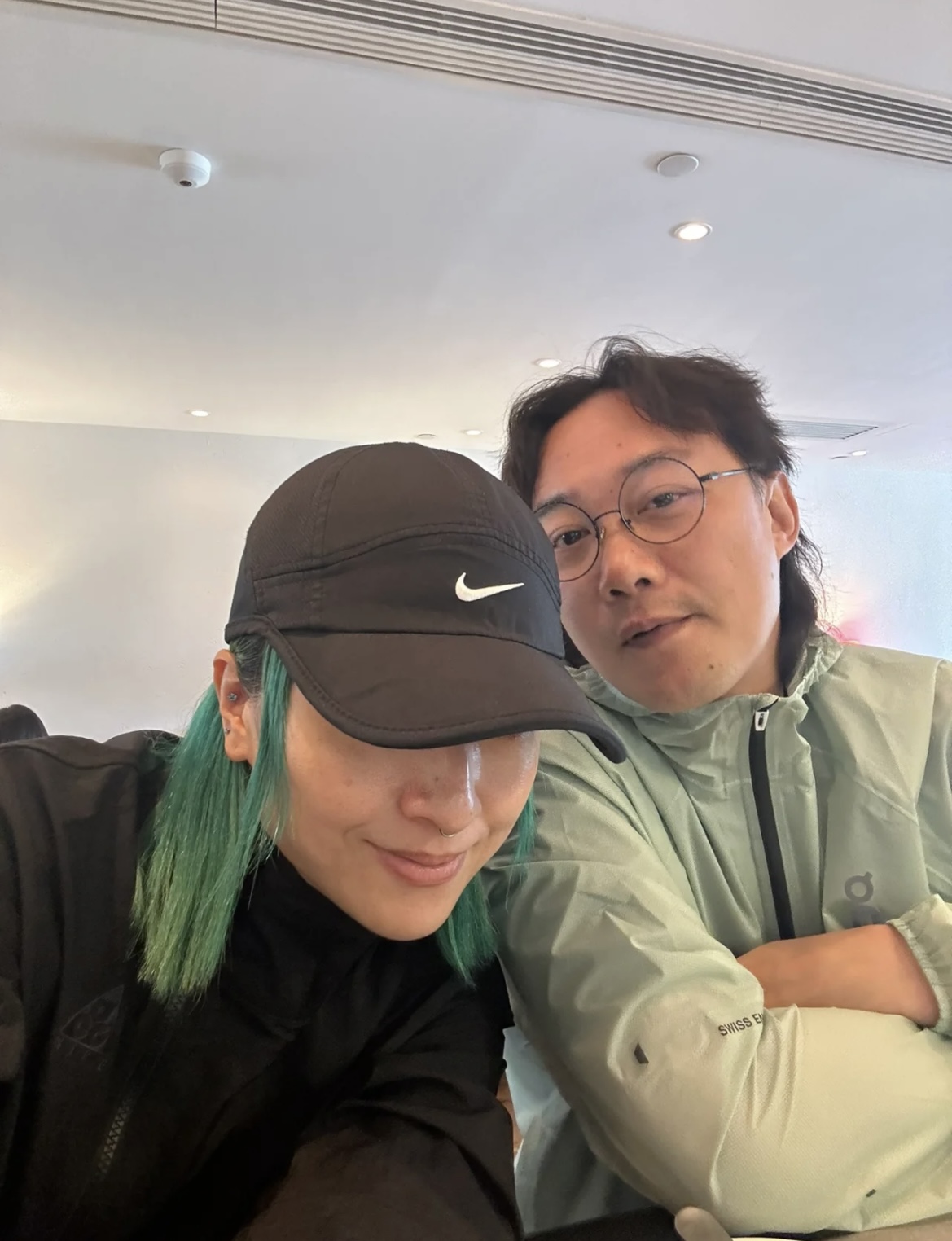 Eason Chan and his wife are very affectionate, their faces are sweet ...