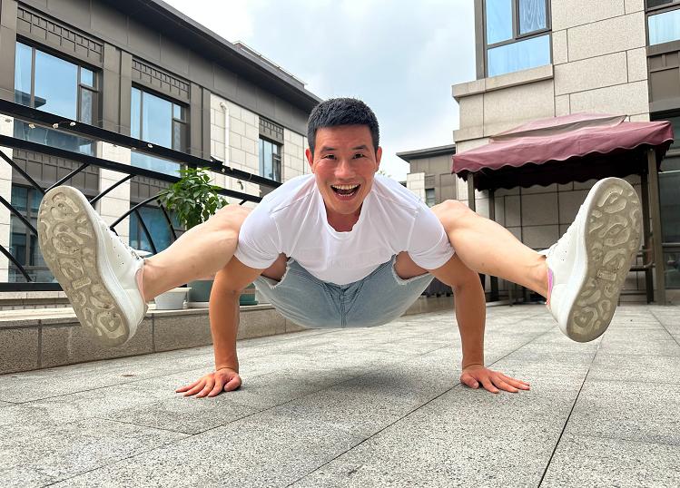 Xie Mengwei: Post 2 precious old photos to commemorate the 19th ...