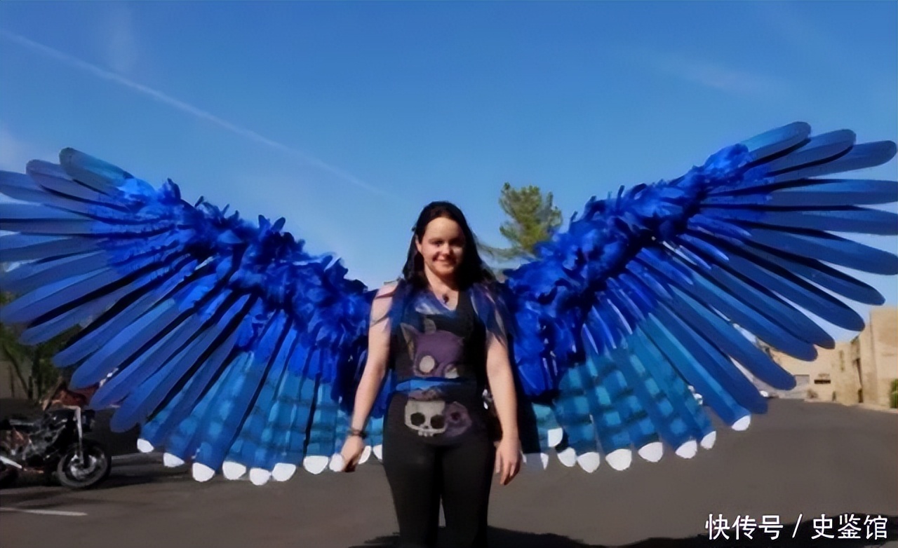 American rich girl spends millions to implant wings on her back to ...