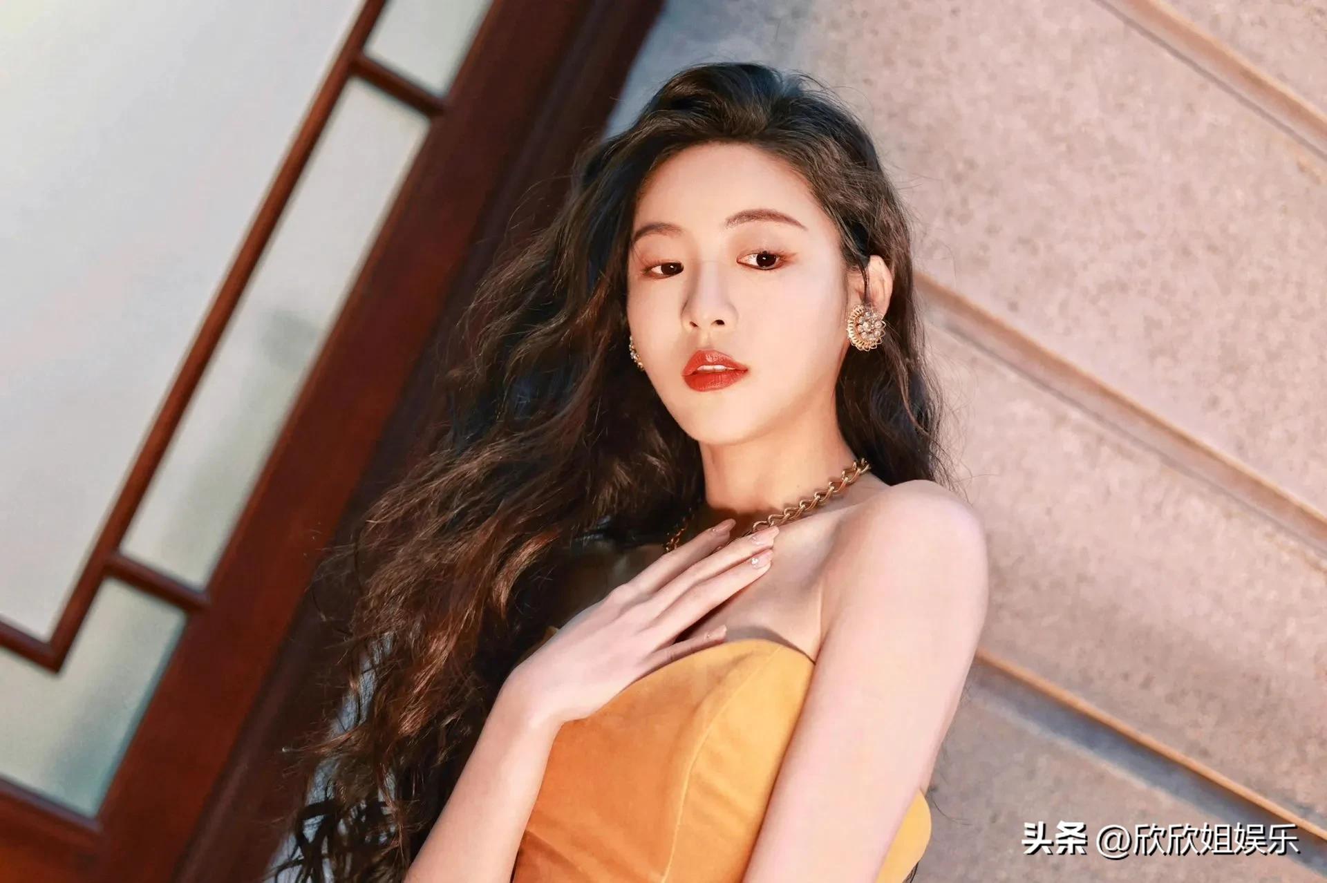 Beautiful singer Sun Rui - iMedia