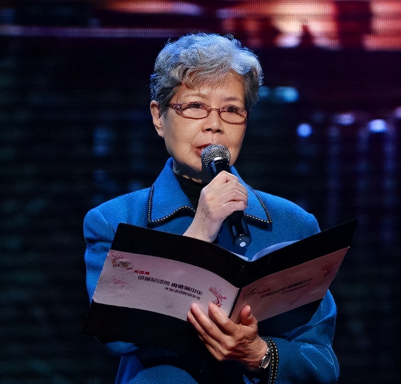 The first hostess of CCTV passed away, her career and love were ...