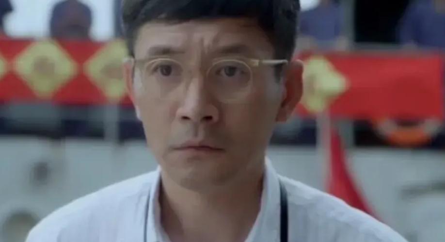 When Hua Kai Ru Meng saw the identity of the reporter Lao Chen, she ...