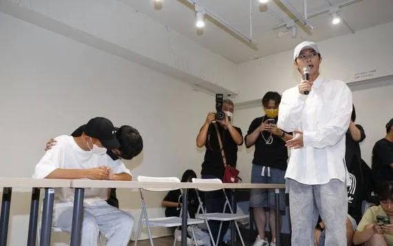 Aaron Yan showed up at the press conference, bowed and apologized to ...
