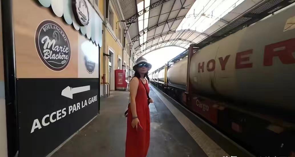 48-year-old Mei Ting's photos of her trip to France caused controversy ...