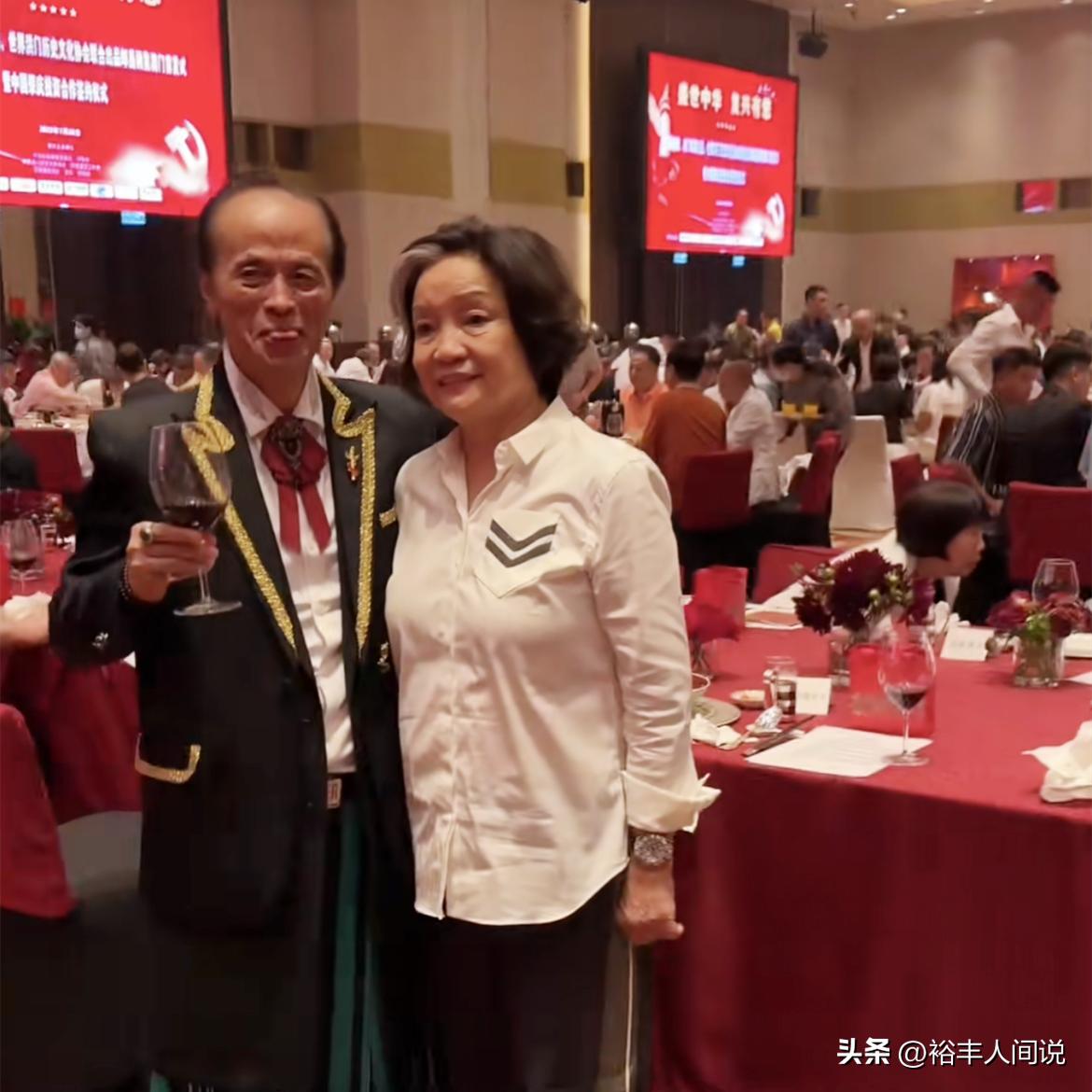More than 20 tables were opened for Beng Yaju's 68th birthday! Singing ...