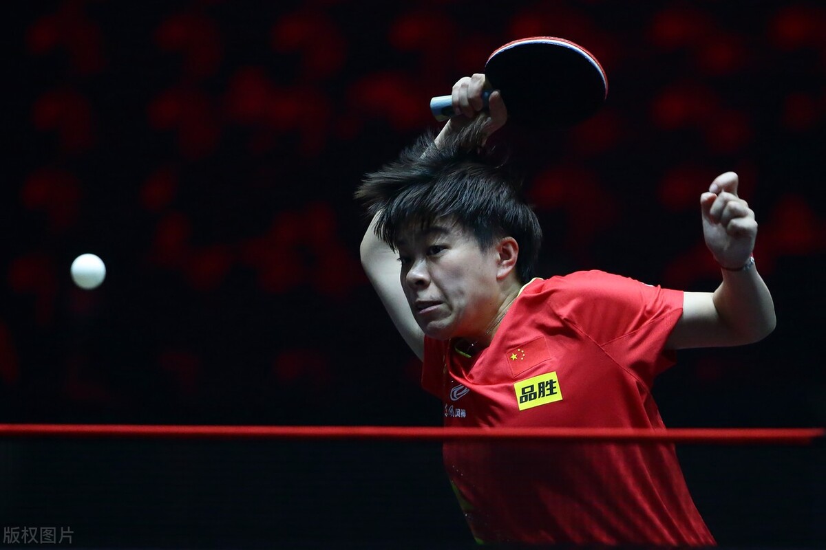 Wang Manyu wins the women's singles title!Roaring to the sky beat ...