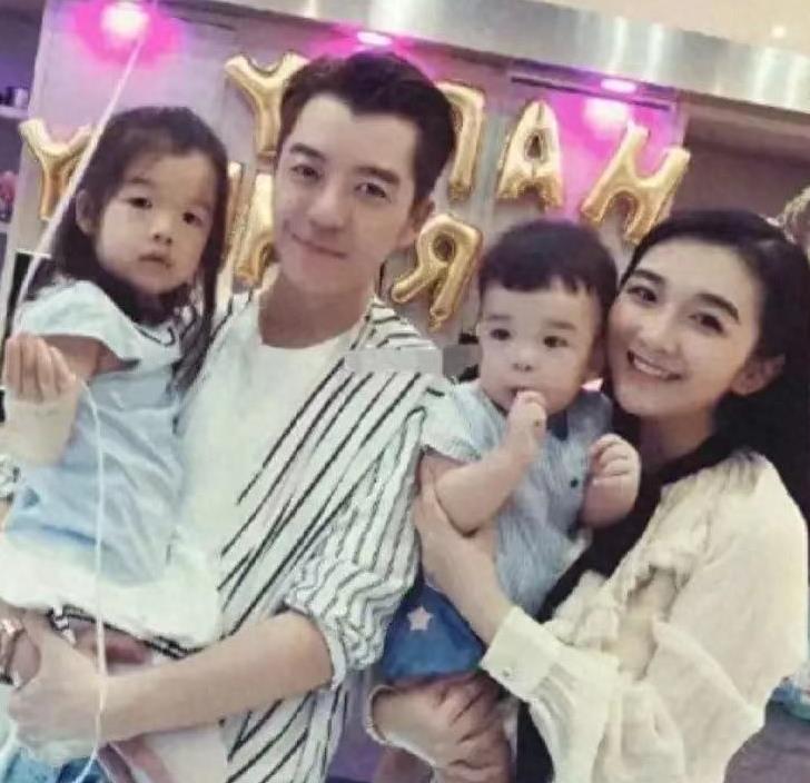 Wu Yating took her children to Wang Yuexin's concert and was praised ...