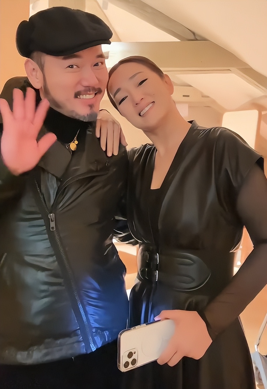 A recent photo of 57-year-old Gong Li was exposed!Appeared in Singapore ...