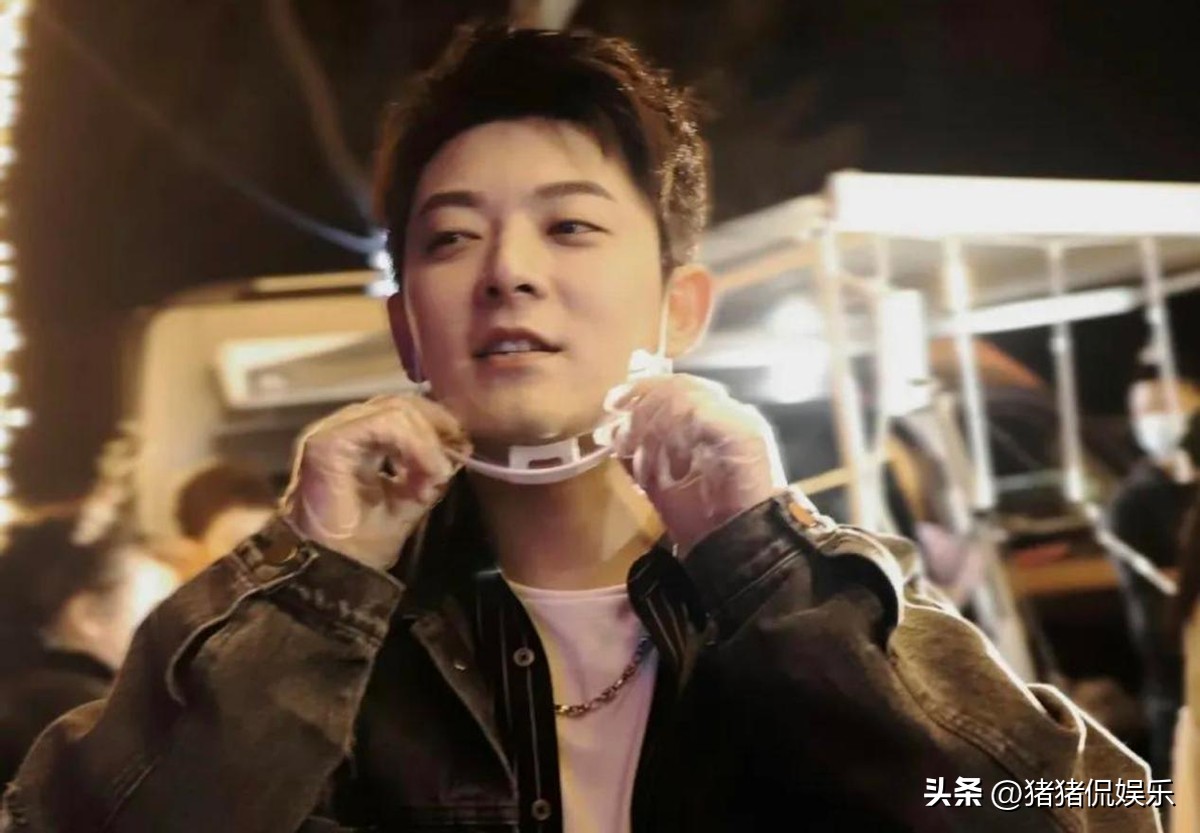 In the past, top streamers have been reduced to setting up stalls to ...