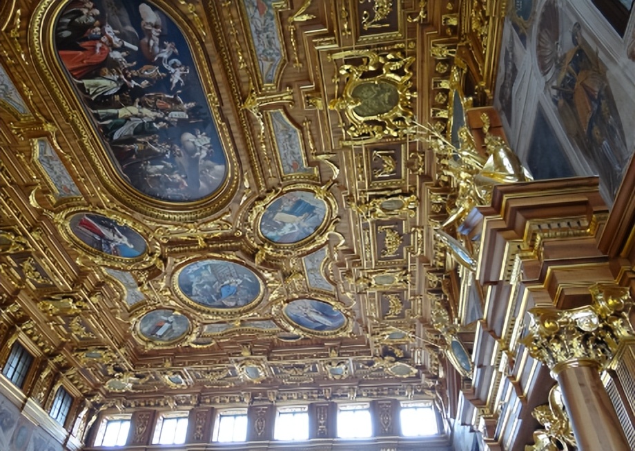 Baroque Splendor: Exploring the Luxury and Ornament of Ancient Baroque ...