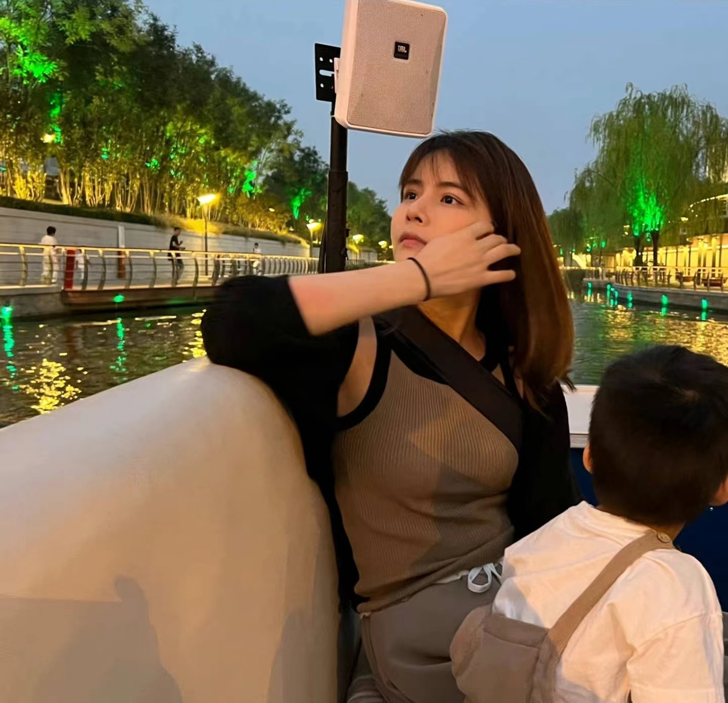 The first photo of the awakened son was exposed, and his wife Liao Yuchen took a group photo of ...