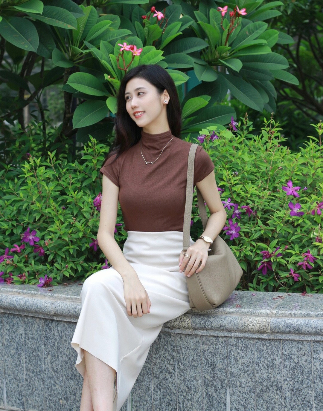 Several sets of elegant, intellectual and versatile commuter ...