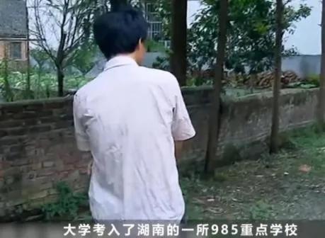 Jiangxi giant baby Li Mingliang: After nibbling on his parents and nibbling on his sister, he ...