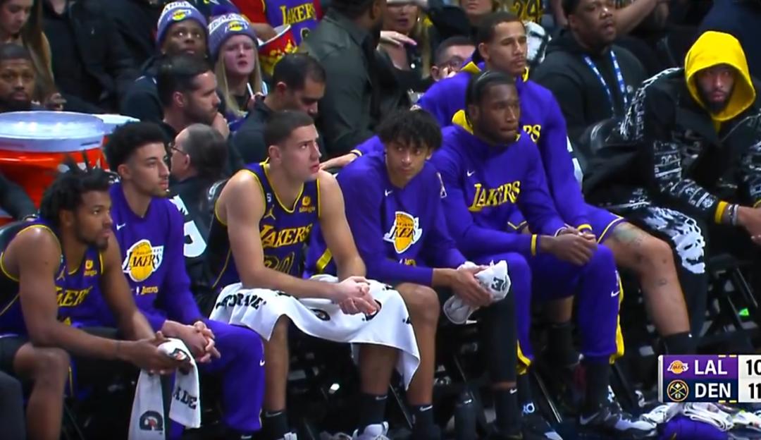 Another one hurt!The Lakers have lost the chain again!Worst lineup in the league!Who are these ...