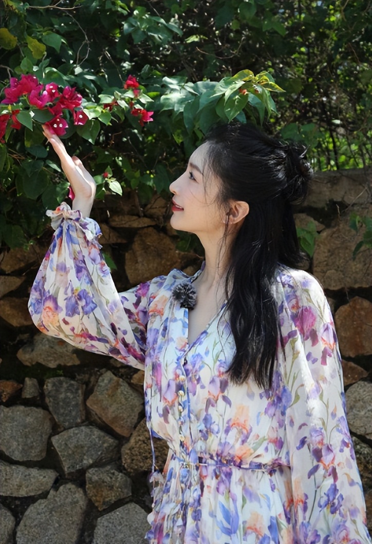 Jiang Shuying walks in the scorching sun - iMedia