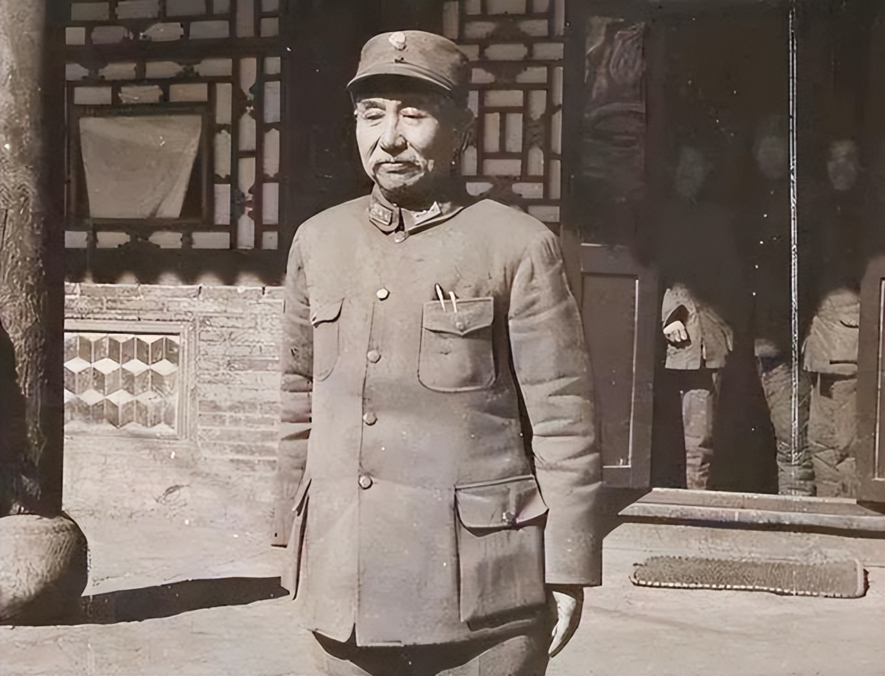 In 1960, Yan Xishan died in a foreign land. After 30 years, his son ...