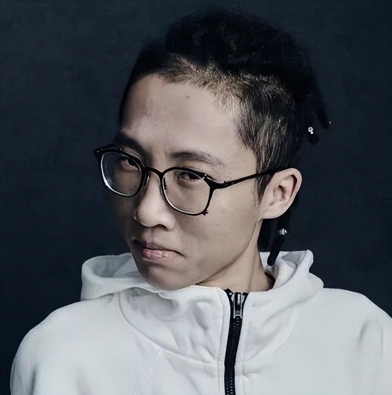 Chizi performed a large-scale talk show in North America. The most ...