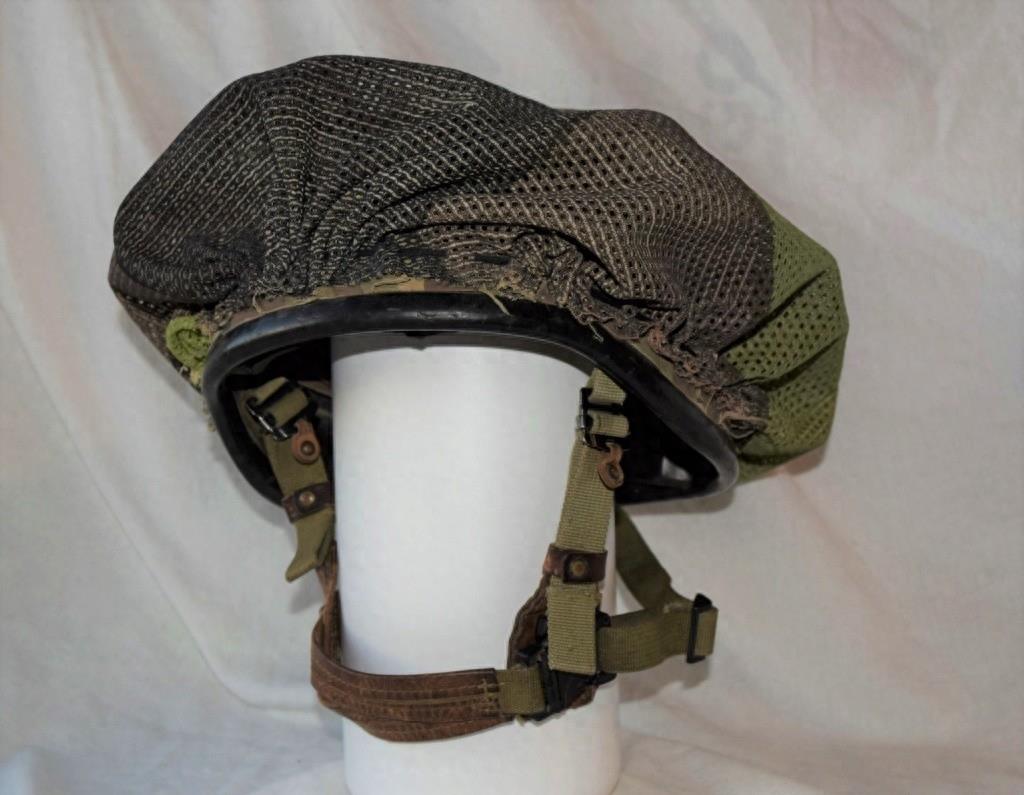 What kind of equipment do Israeli soldiers wear big hats? - iMedia