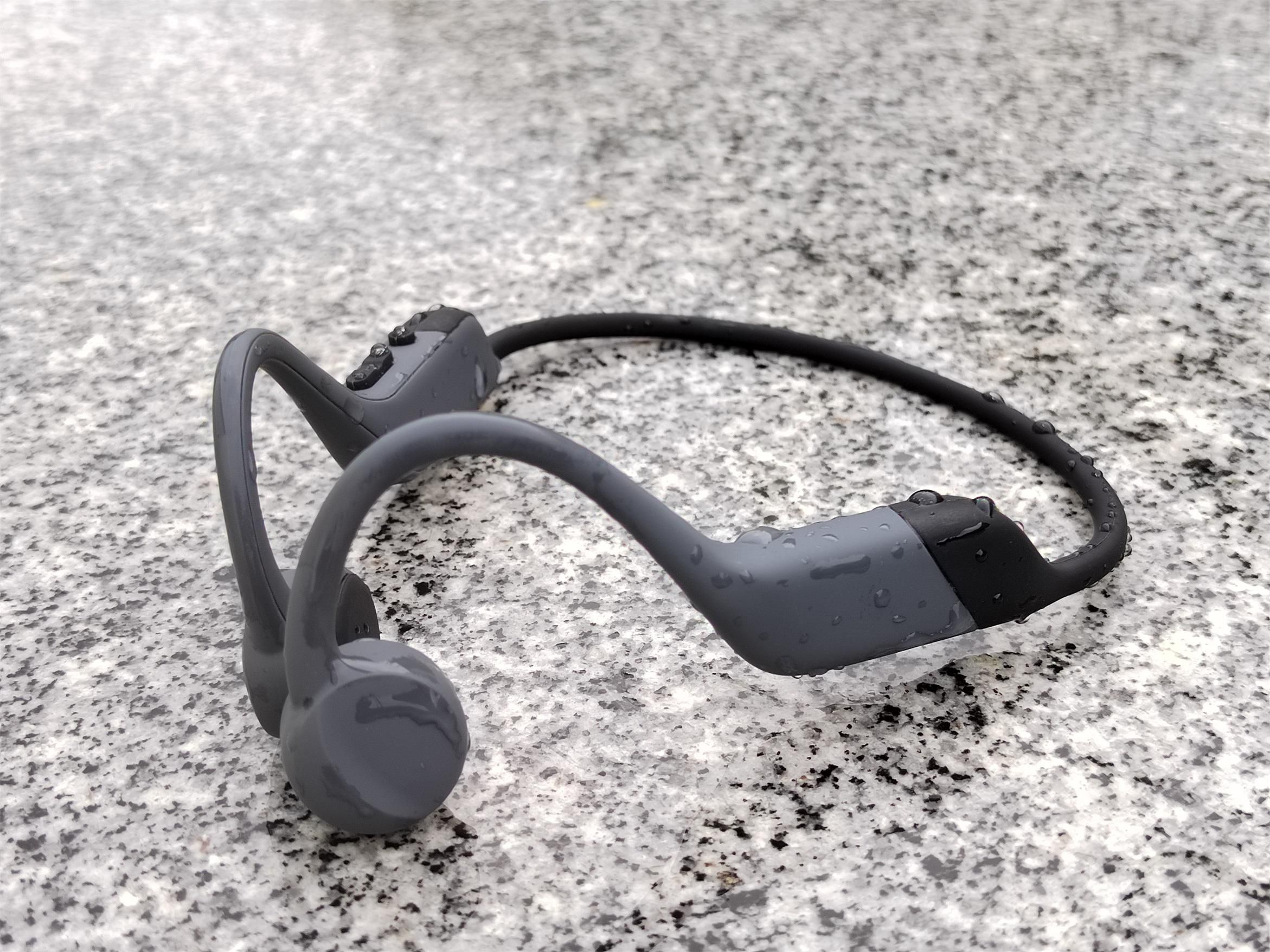 Swim underwater, all in Yongyuan Y10 bone conduction sports earphones ...