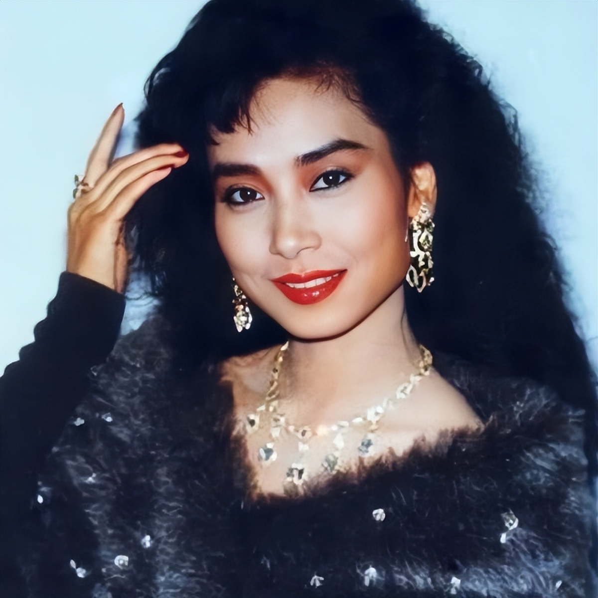 Miss Hong Kong Kwong Meiyun refuses to marry a wealthy family, holding ...