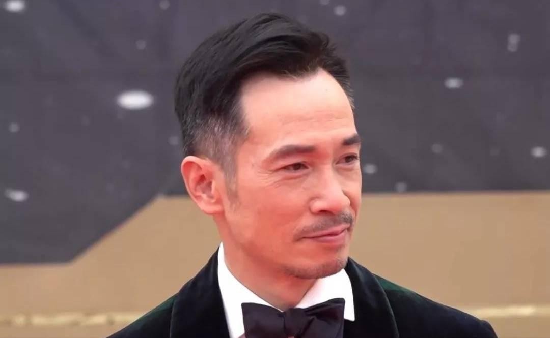 A familiar face actor of TVB, from a small role to the leading role, he ...