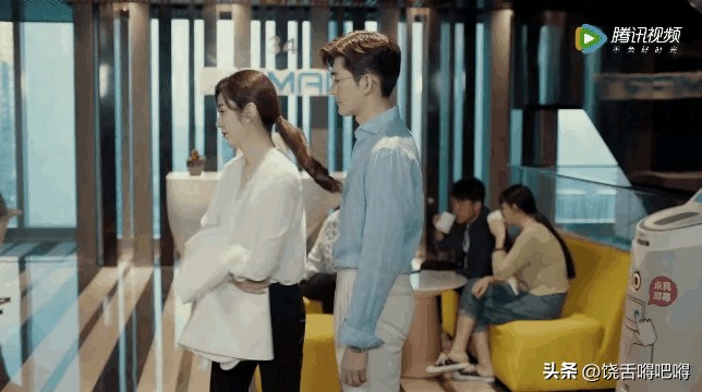 Buttoning the heroine's underwear belt + rubbing her breasts, Zhang Han took advantage of the ...