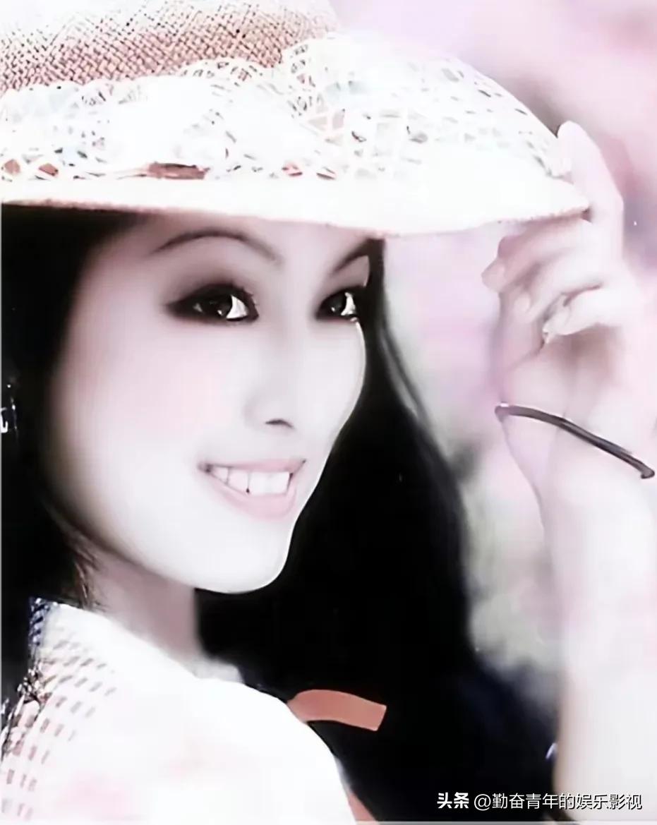 After being chased by Jackie Chan for 8 years, Teresa Teng won her love ...