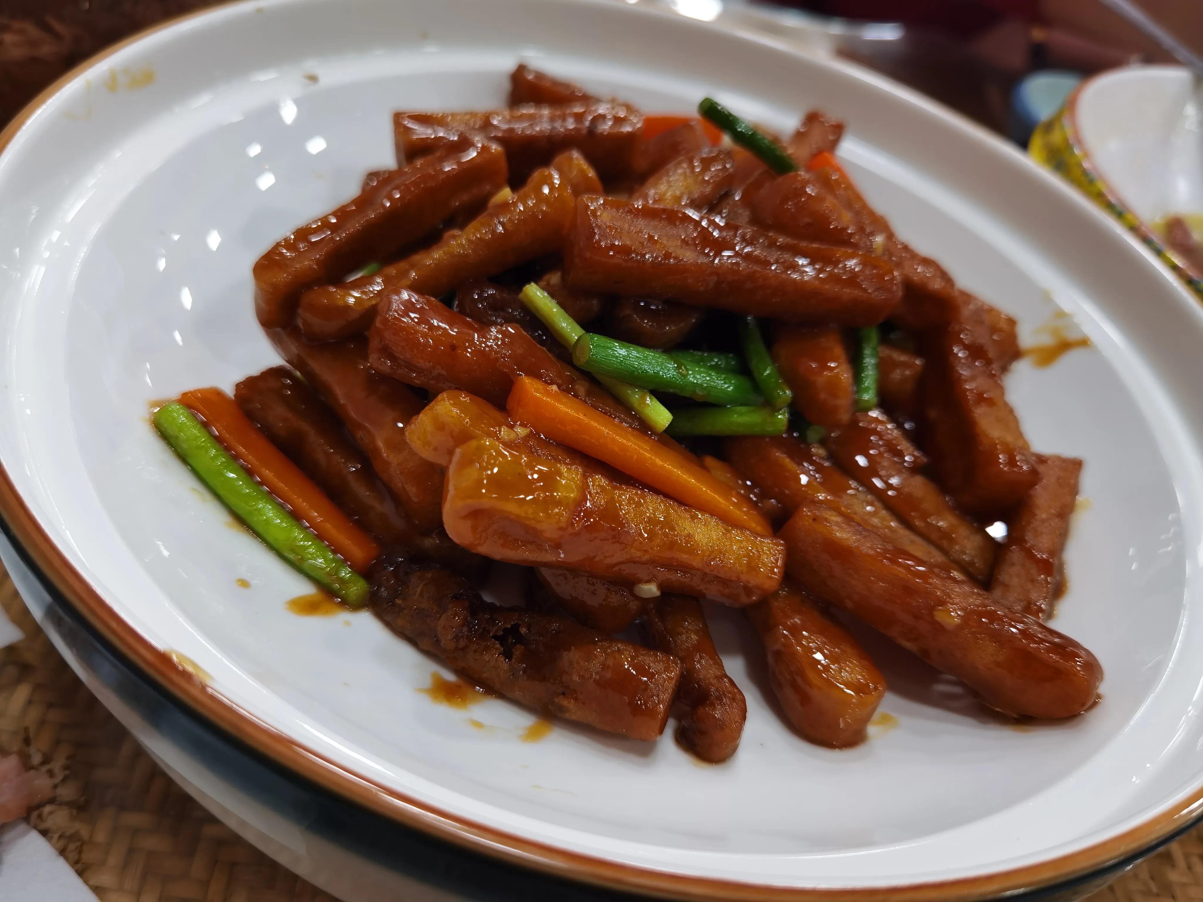Eating delicious food in Chengde (2) - iNEWS