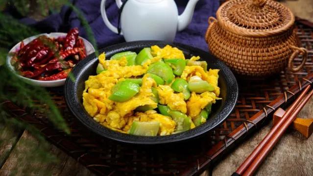 Scrambled eggs with loofah is a delicious home-cooked dish that is rich ...