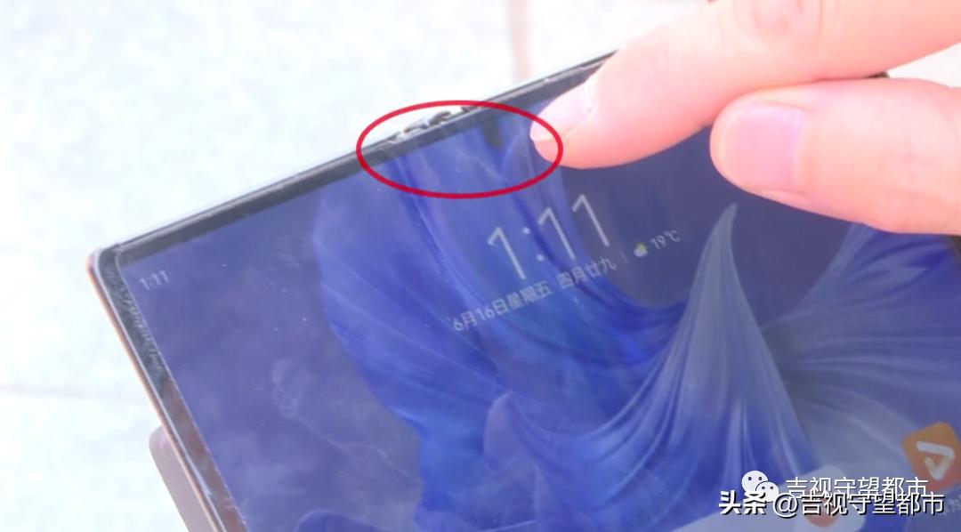 The folding screen of the mobile phone is faulty, and you need to ...