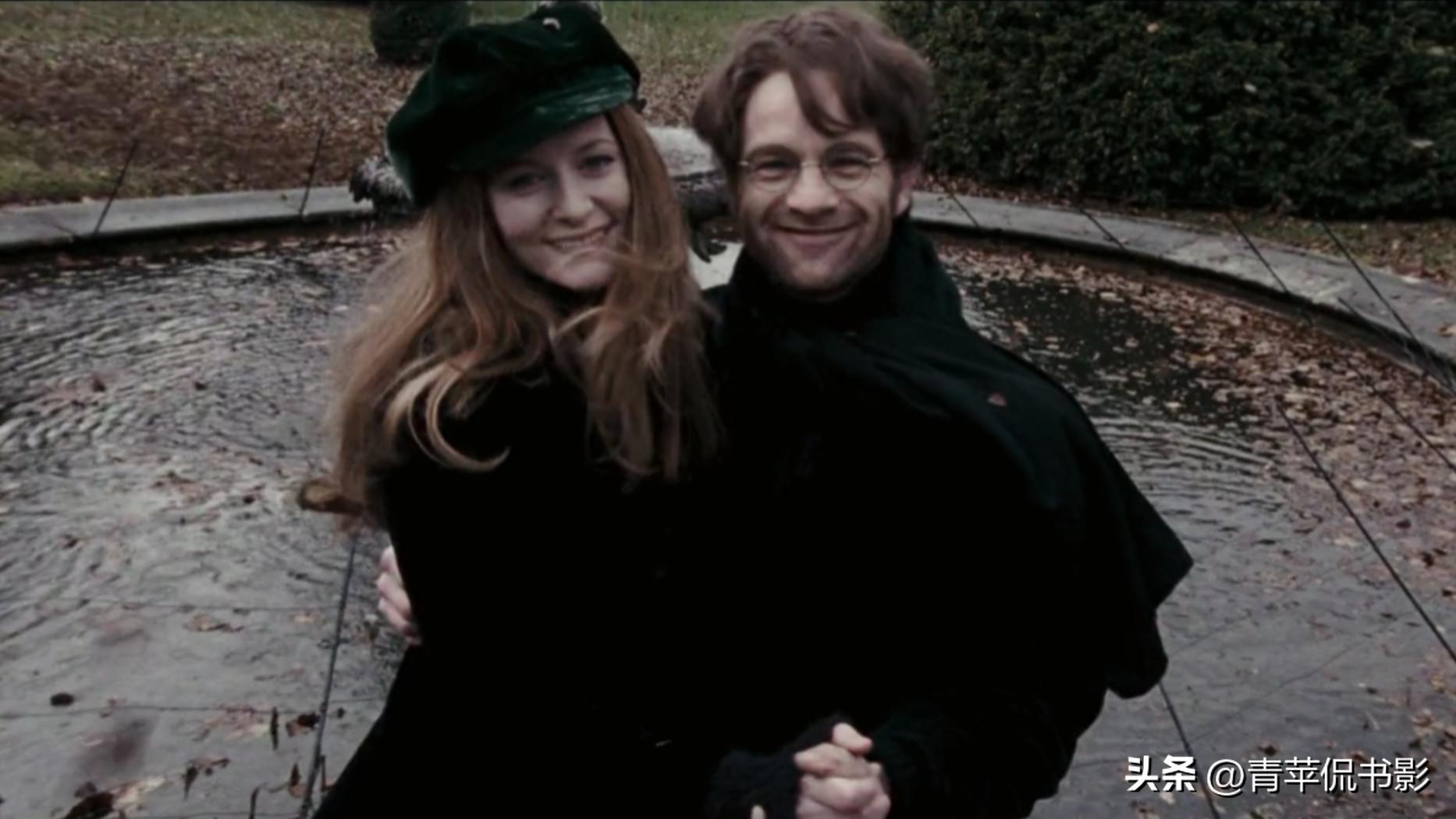 No wonder it looks familiar, it turns out that Roch is almost a replica ...